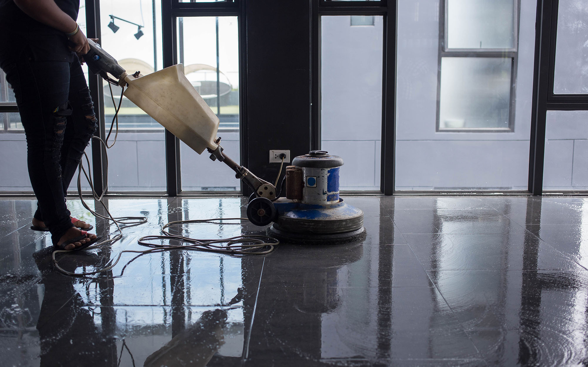 Polishing and Buffing Commerical Floors for Extended Life